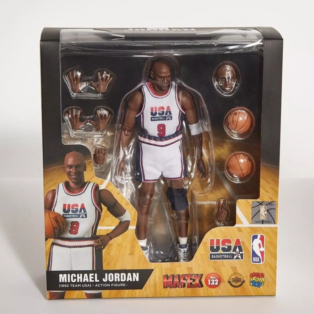 Medicom Toy MAFEX Michael Jordan 1992 Team USA. - Own4Less